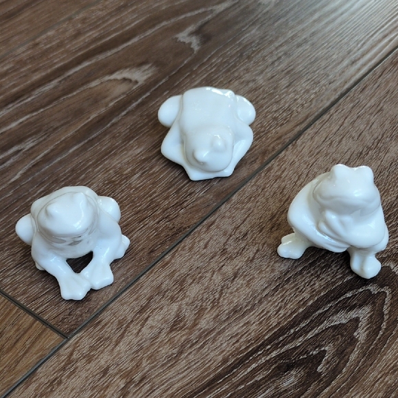 No brand | Accents | White Porcelain Small Frogs Or Toads Figurines ...